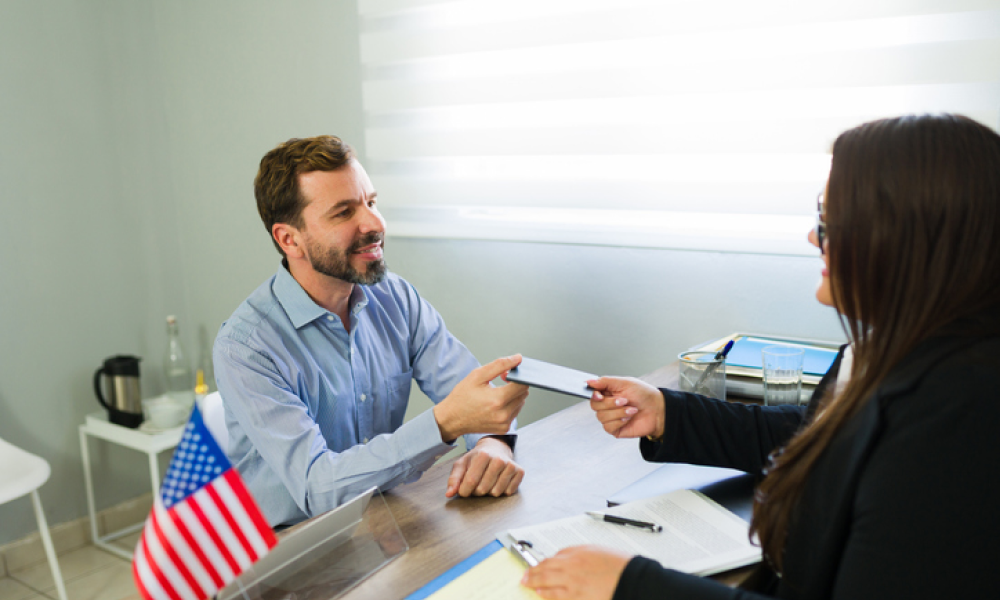 Cinco Pasos Clave para Fortalecer tu Caso Migratorio Ahora que el Año ...